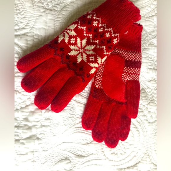 Accessories | Bright Red Winter Gloves White Snow Pattern Easy Grab ...
